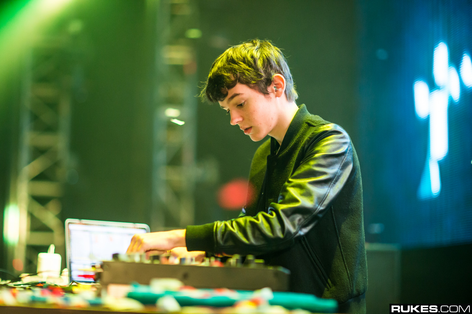 Madeon Shows Off Skills In New Live Mini-Mix
