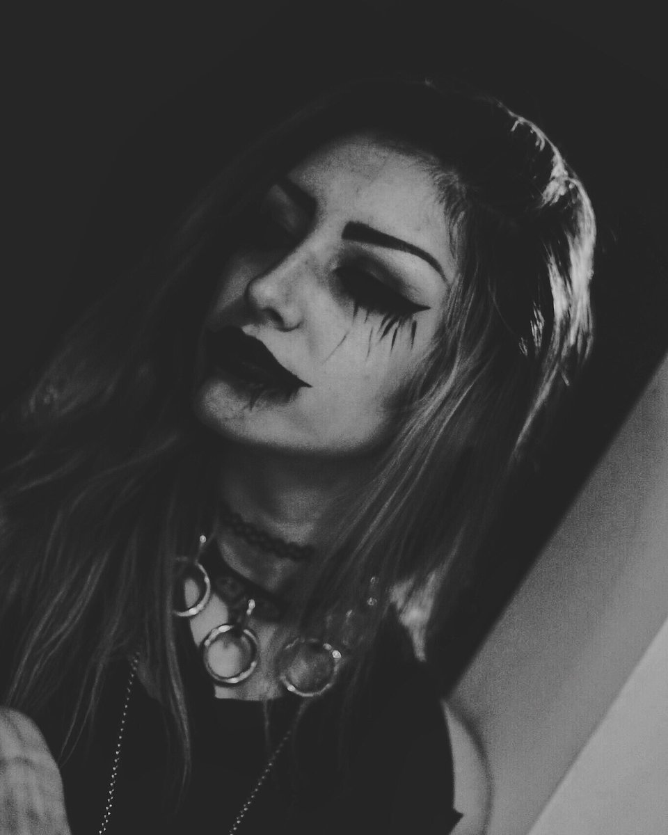 HVDES Drops The First Single Off Her EP "Ghost.exe" - thissongslaps.com ...